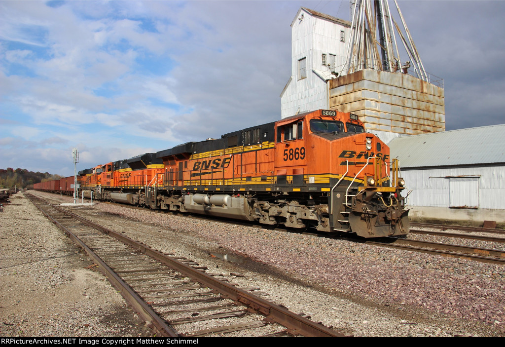 BNSF 5869